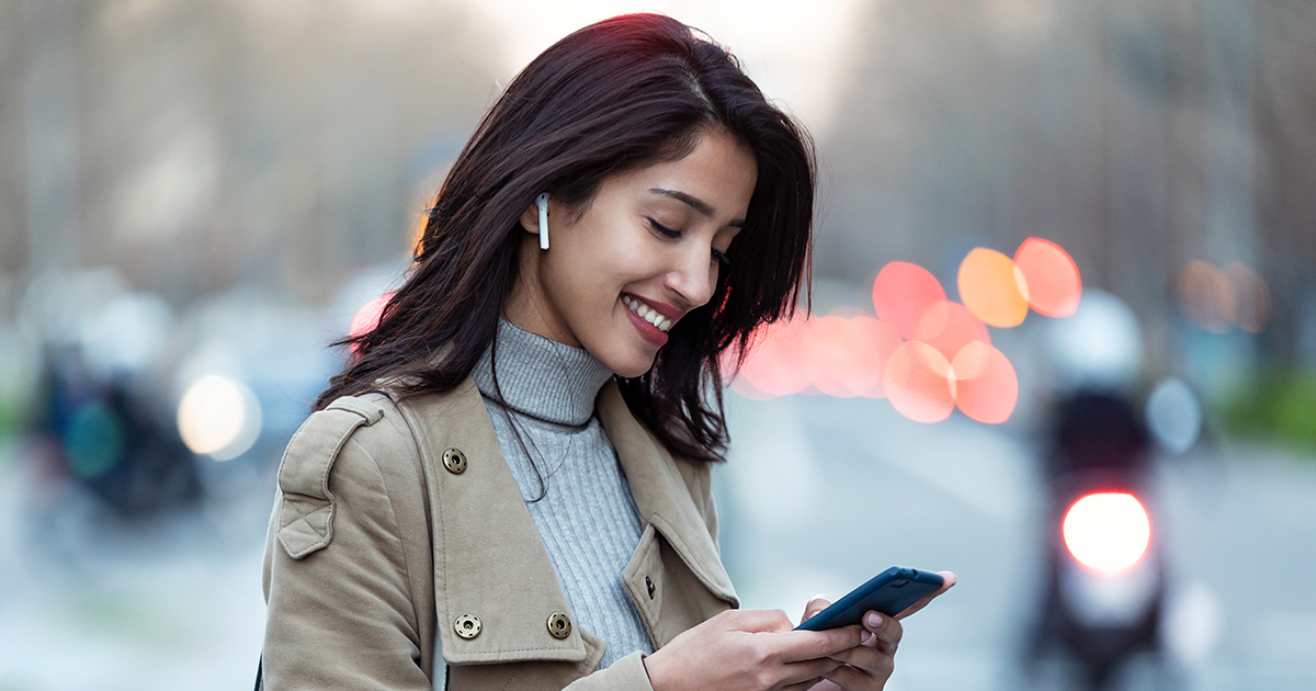 5 Essential Smartphone Accessories for the On-the-Go Worker - FTC